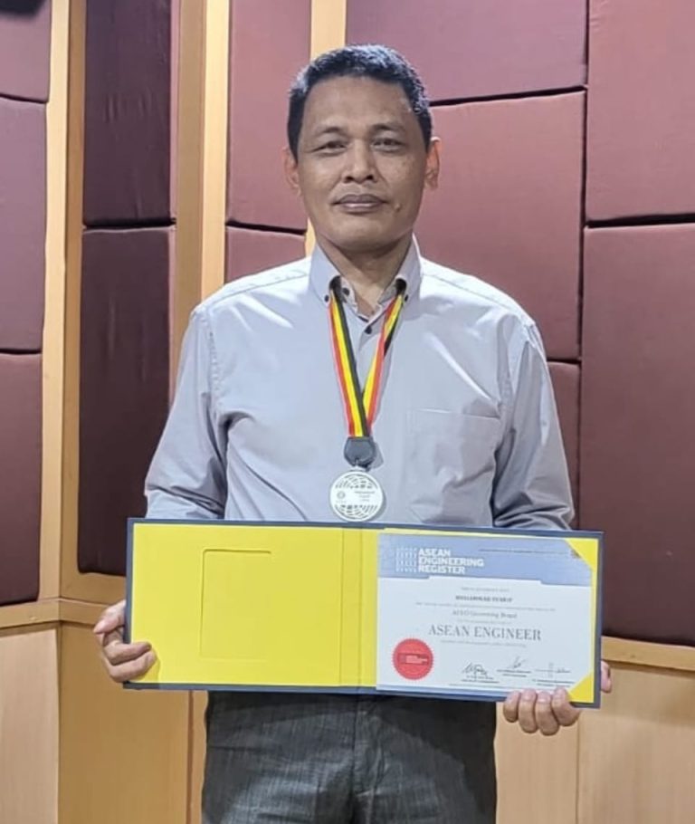 Muhammad Syarif, Dosen Teknik Unismuh Makassar Raih Medali dan ...